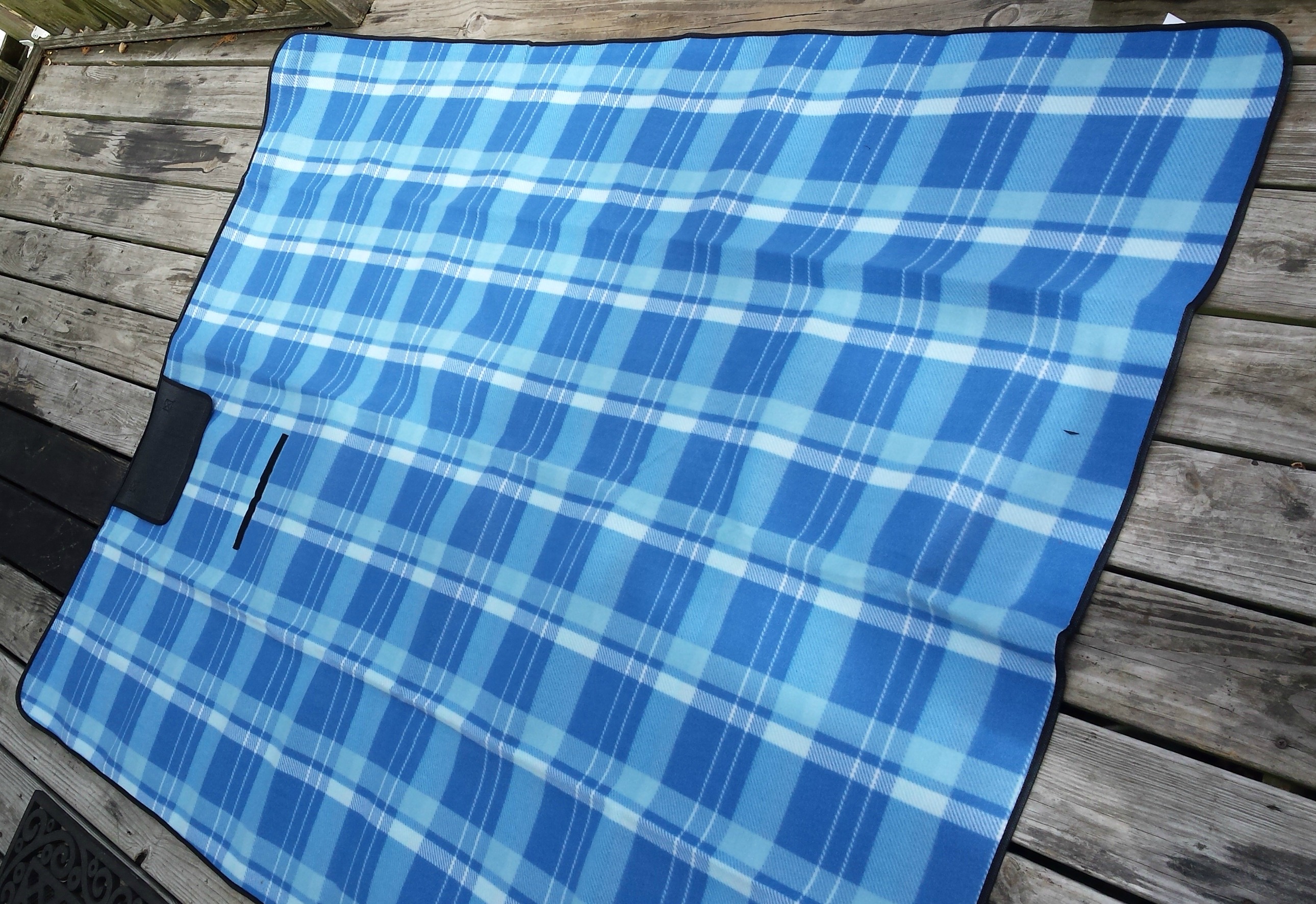 Fun in the Sun with our Lightweight Outdoor Blanket - BB Product Reviews